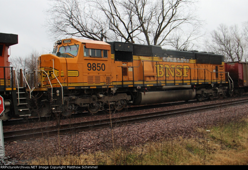 BNSF 9850
